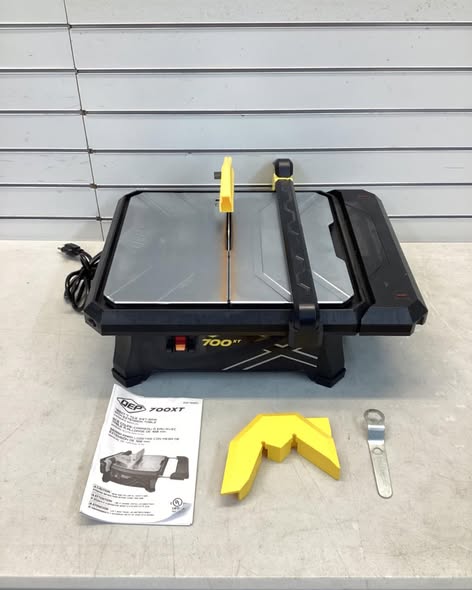 QEP 700XT 3/4 HP Wet Tile Saw with 7 in. Blade and Table Extension ...