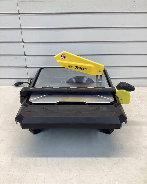 QEP 700XT 3/4 HP Wet Tile Saw with 7 in. Blade and Table Extension ...